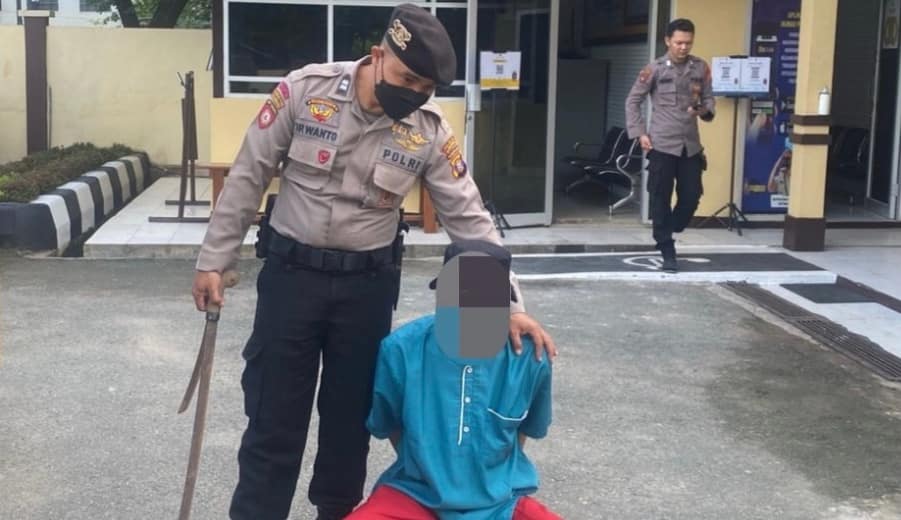 Diduga Alami Gangguan Jiwa, Pria Asal Balikpapan Mengamuk Dengan Sajam di Terminal Sungai Kunjang